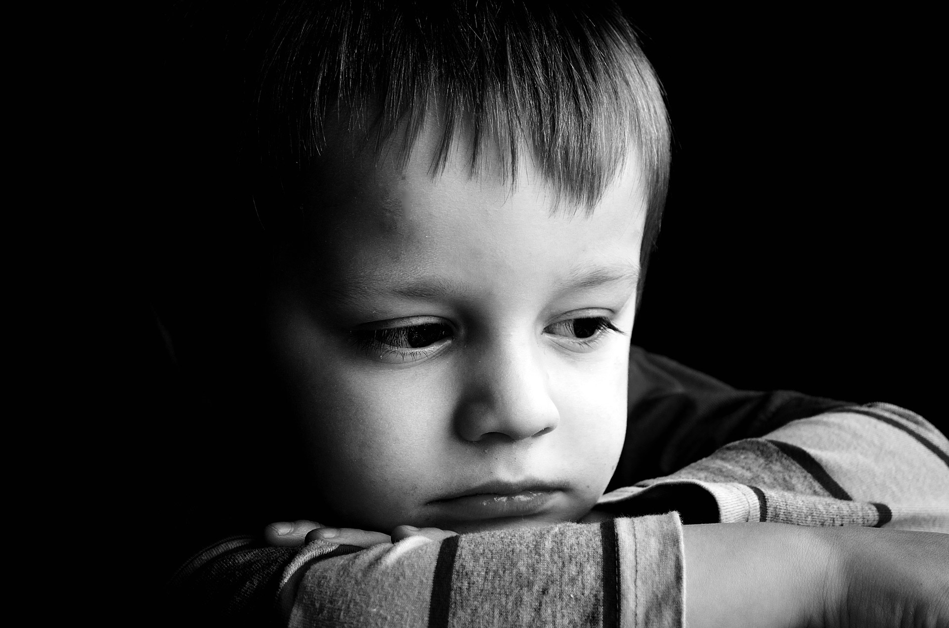 sad-child-portrait - linisehat.com